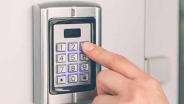 Кнопочный кодовый замок на 2-х микросхемах 4017 и 40106 | joyta.ru